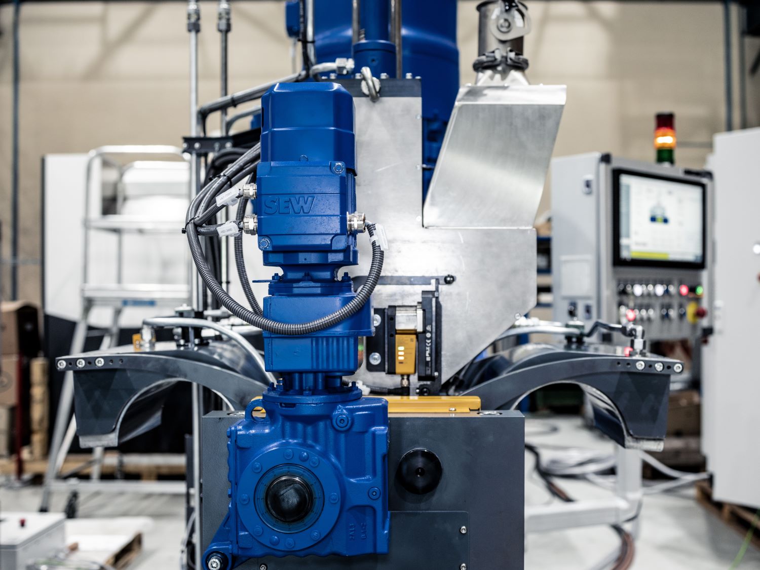 Customized internal mixers for rubber processing